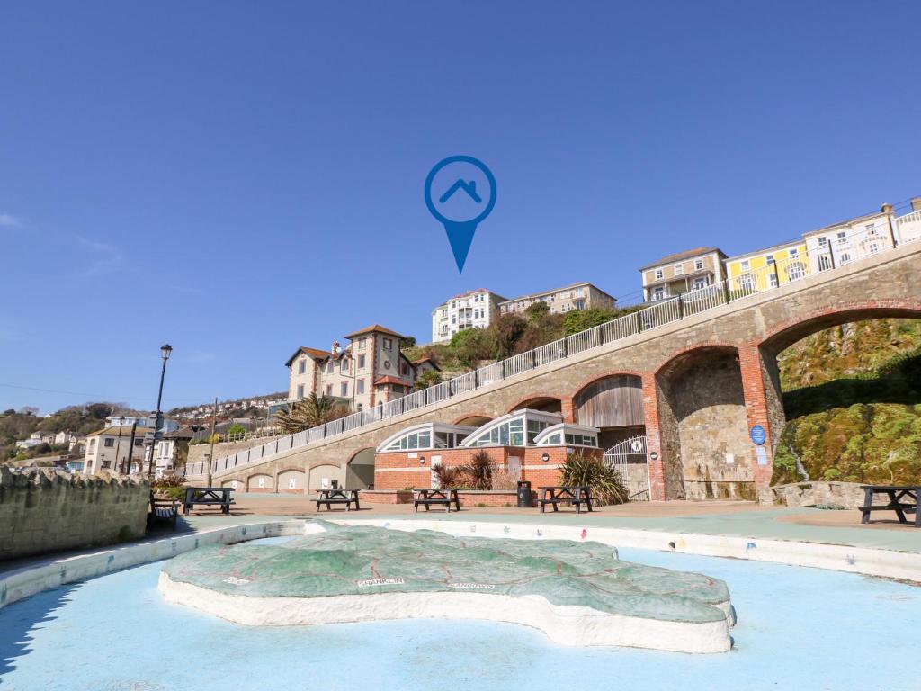 No 5 Cliffview, Ventnor (updated prices 2026)