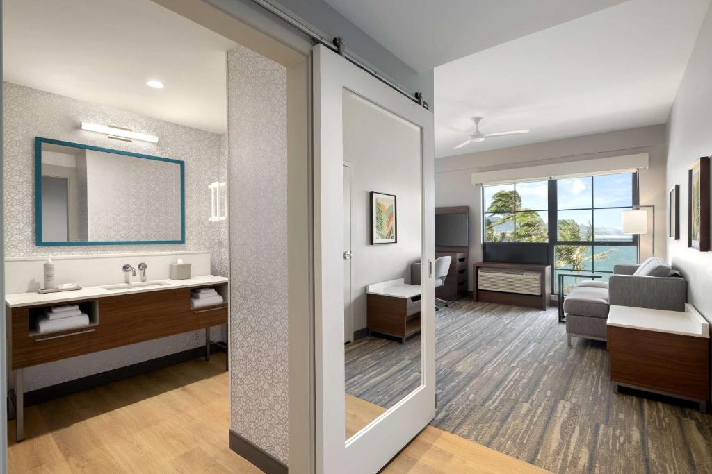 Hampton Inn & Suites Maui North Shore, Kahului (updated prices 2025)