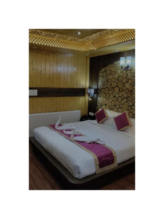 Hotel Shanu Premium, Gulmarg (updated prices 2025)