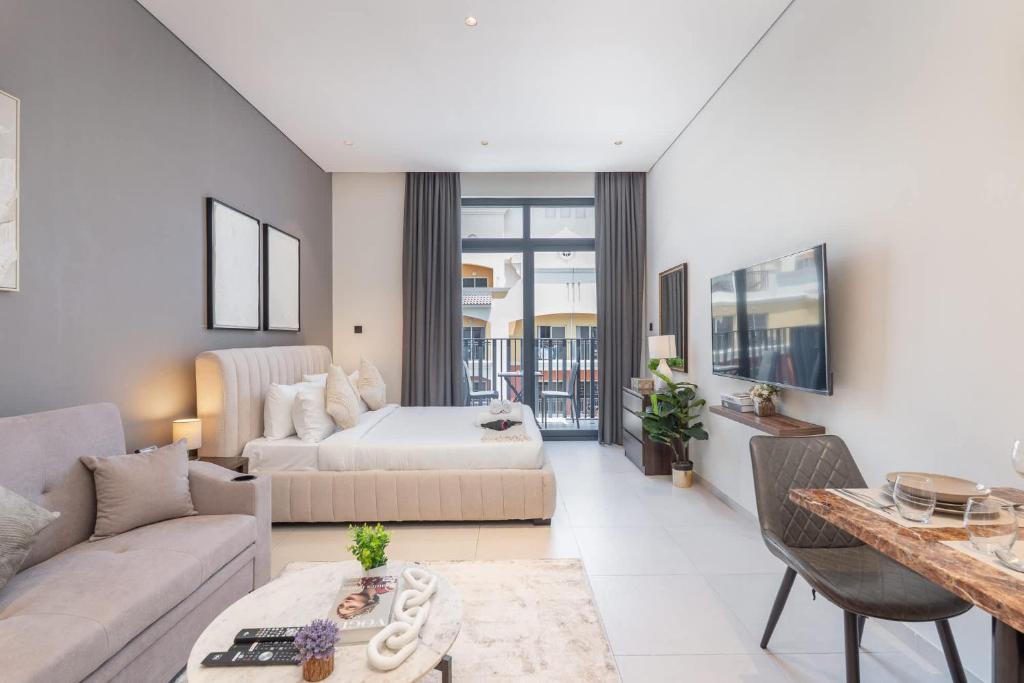 Spacious and Stunning Studio in The Heart of JVC, Dubái (precios ...