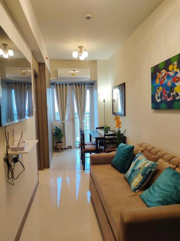 Family Room across PICC near MOA SMX CCP IKEA, Manila (precios ...