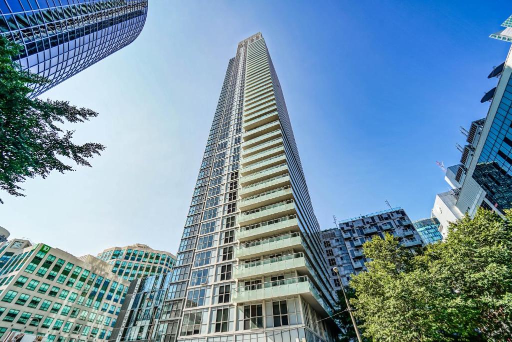 RHD Luxury Condos-Downtown, CN Tower, Metro Toronto Convention Centre ...