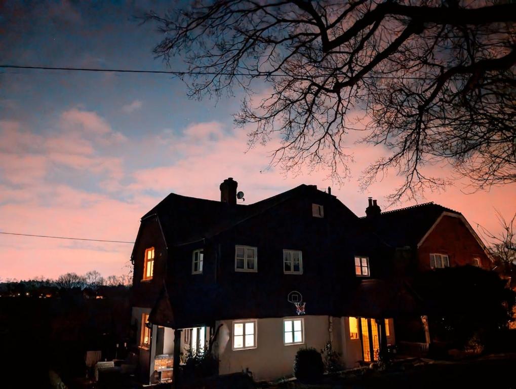 Lavender Cottage, Chertsey (updated prices 2026)