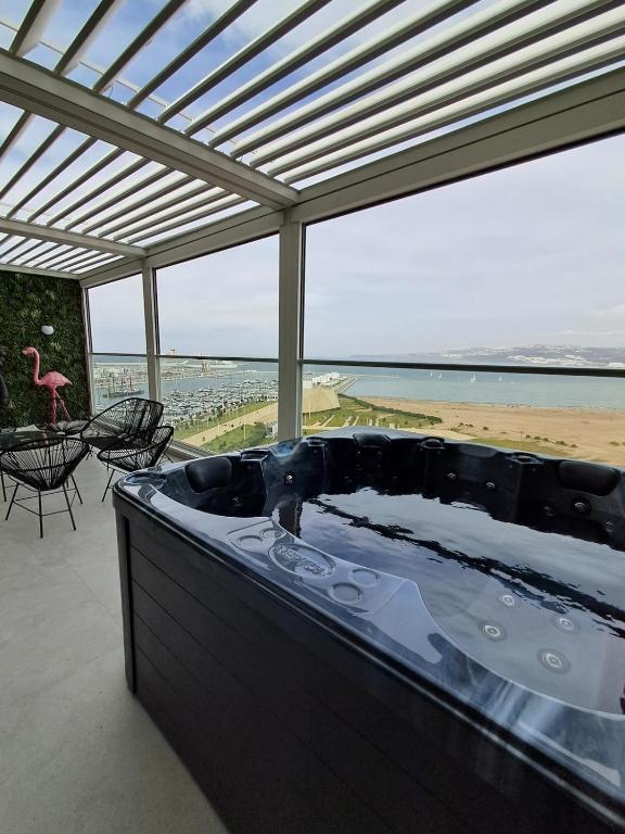 The Blue Mirage, Tanger (tarifs actualisés, 2025)