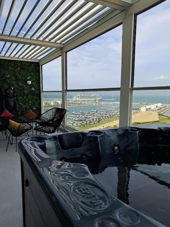 The blue Mirage II, Tanger (tarifs actualisés, 2025)