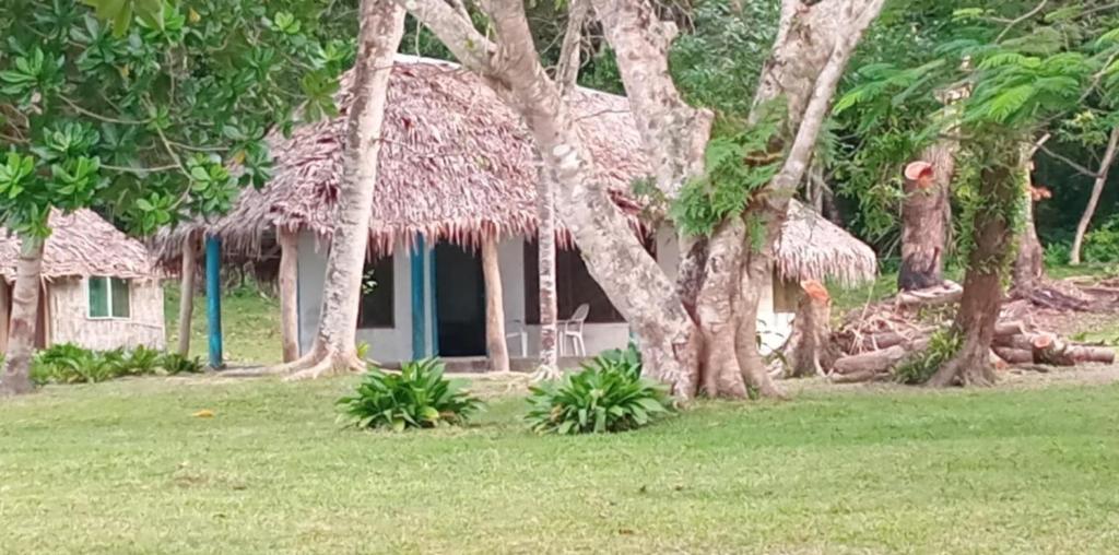 Lonnoc ocean view beach bungalows, Luganville (updated prices 2025)