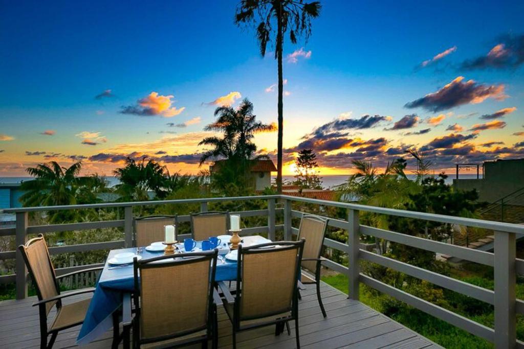 Ocean Views Walk to the Beach with King Suite, Encinitas (precios ...