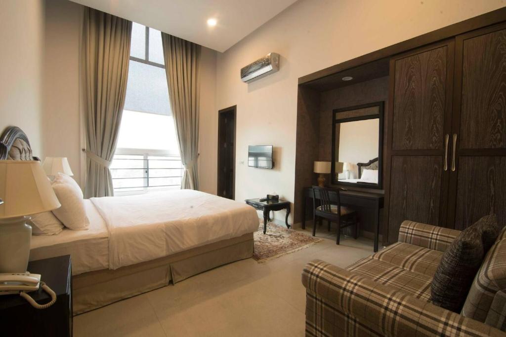 Room in Guest room - Cozy Guest Room in Heart of Islamabad with City ...