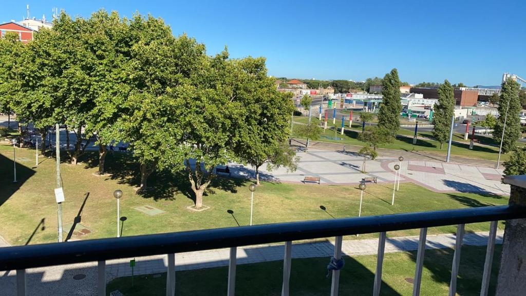 Sunny T3 Apartment in Corroios - Next toTrain-Metro to Lisbon, Corroios ...