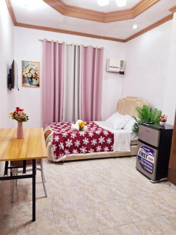 N4 Studio Room Apartment Transient House Ground Floor near Abreeza Mall, SPMC, SM Lanang & USEP ...