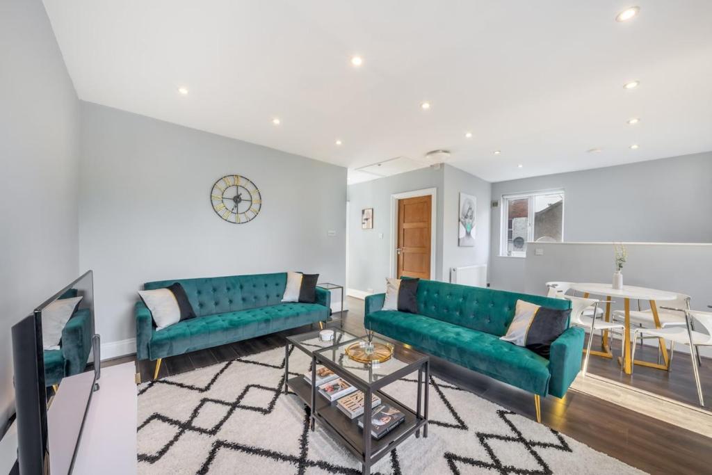 Luxury Tottenham Stadium Retreat - 2 minute walk to stadium, London ...