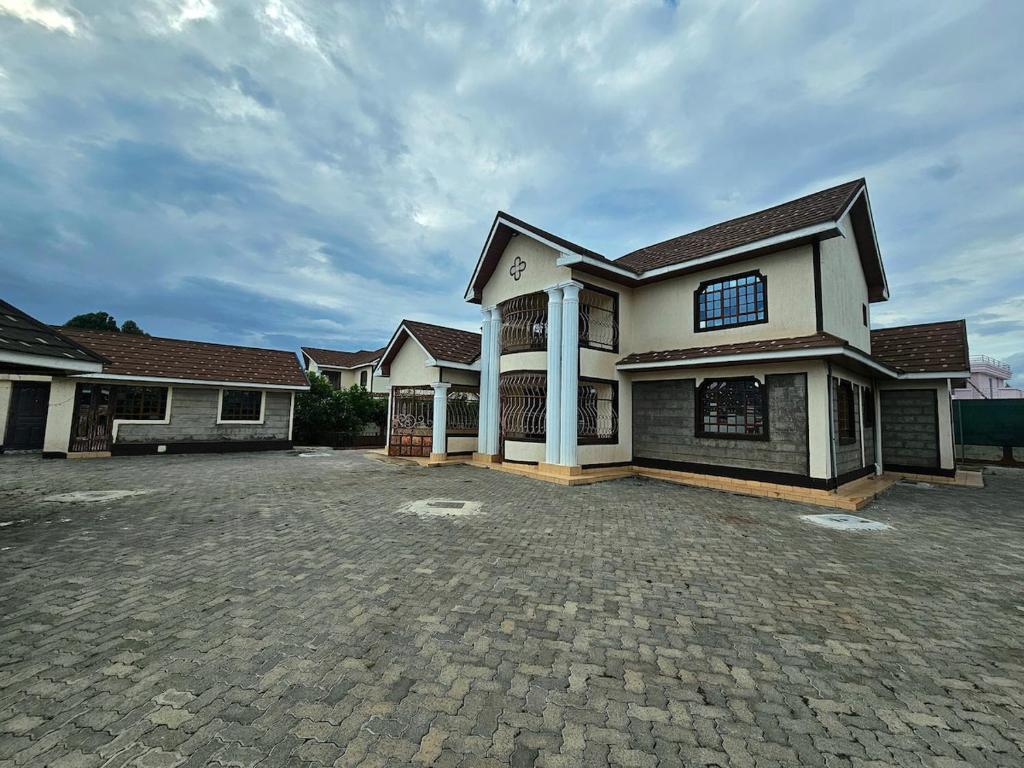 pinlifehomes, Naro Moru (updated prices 2025)