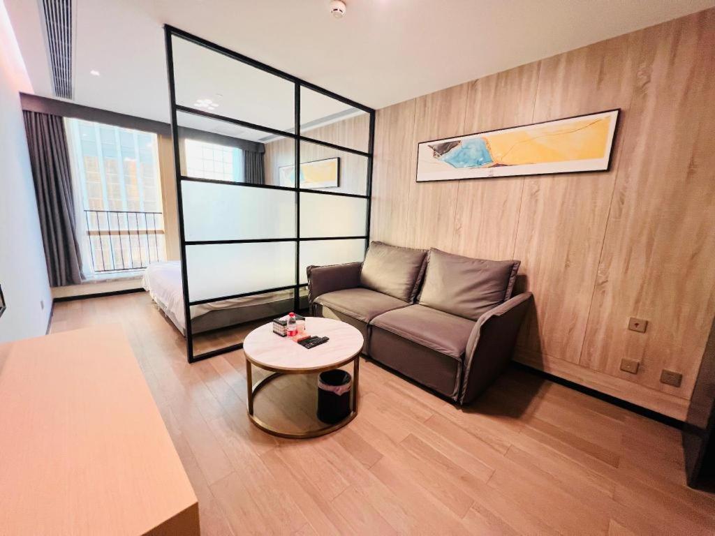 Bo Yu Shennan No. 68 Apartment (Shenzhen Luohu Dongmen Branch ...