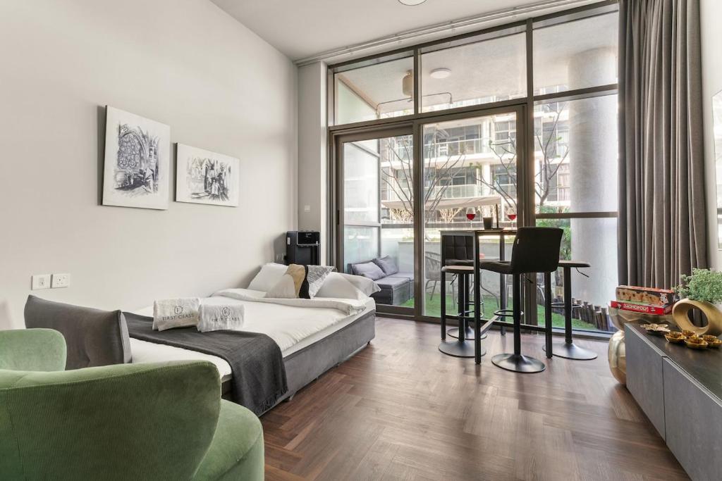 FIRST CLASS Studio Urban Hideaway, Dubai (updated prices 2025)