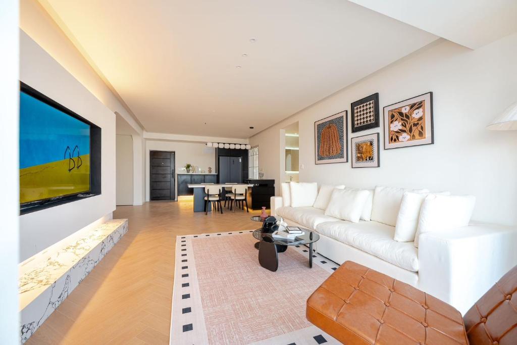 EHUB - Wukang Building 3Bedroom Apt in Bustling Commercial area, 10m ...