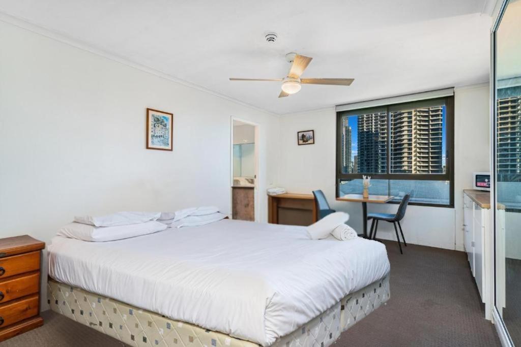 The Mark Suites Surfers Paradise - Dual key Studio Apartment, Gold ...