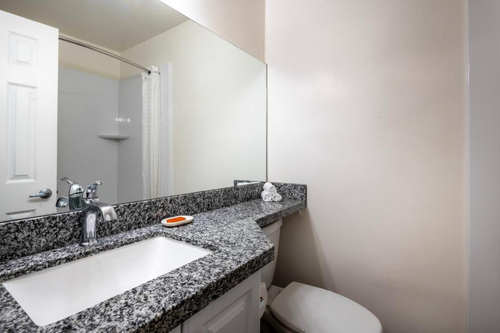 Hotel Pepper Tree Boutique Kitchen Studios - Anaheim, Anaheim (updated ...