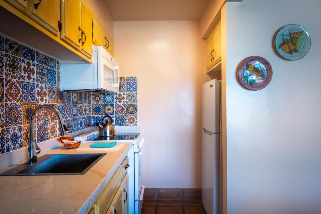 Hotel Pepper Tree Boutique Kitchen Studios - Anaheim, Anaheim (updated ...