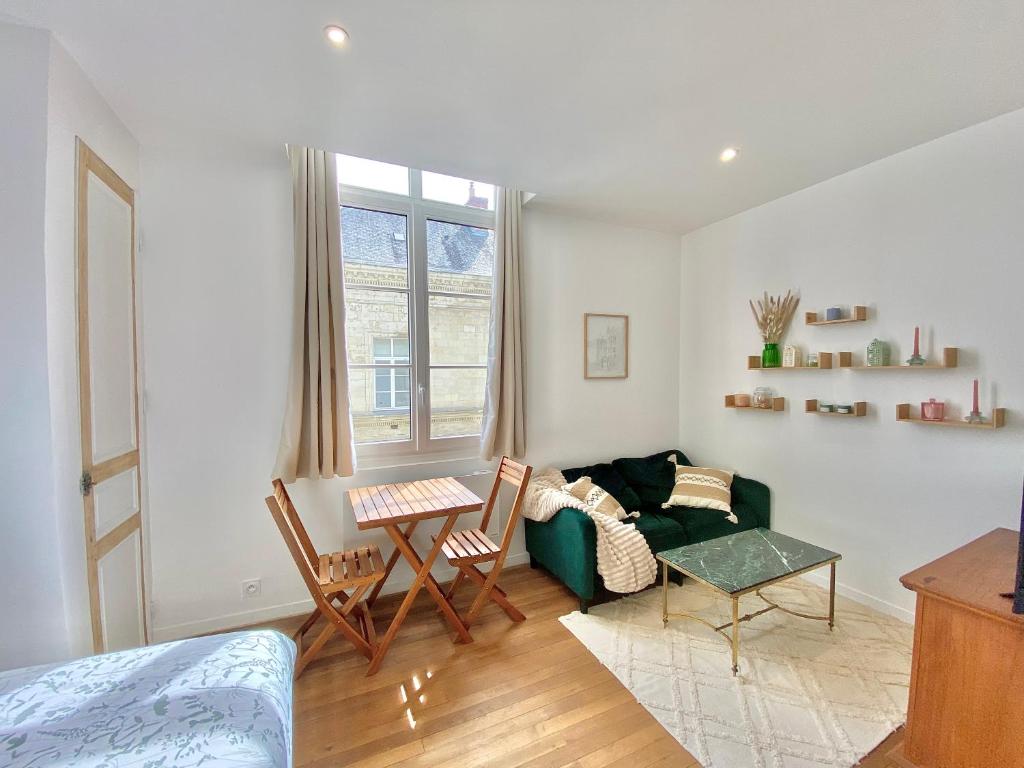 Grand studio rénové avec goût au coeur d'Angers, Centre des Congrès ...