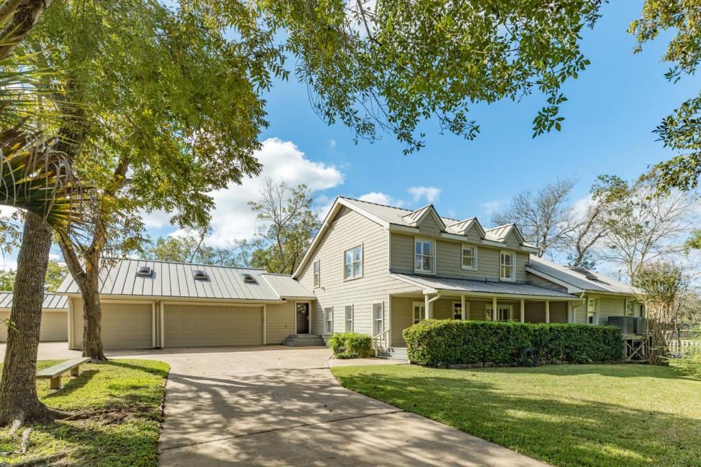 Stunning Waterfront Rental Property with Private Dock and Pool ...