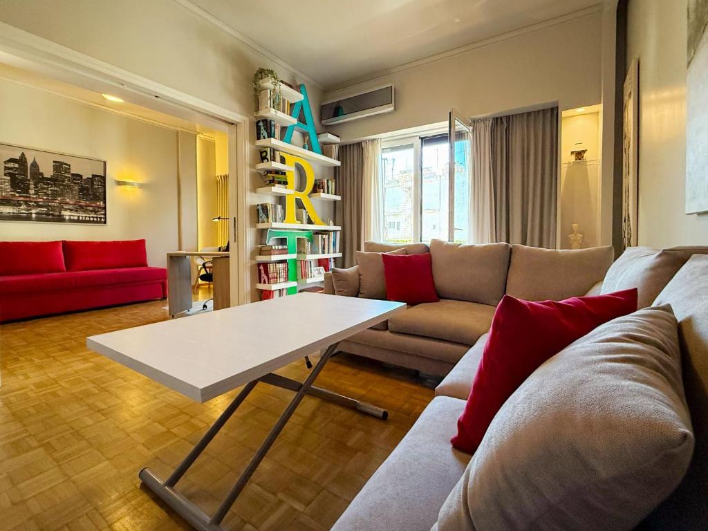 εν οίκω στο Θησείο -- at home in Thissio, Athens (updated prices 2025)