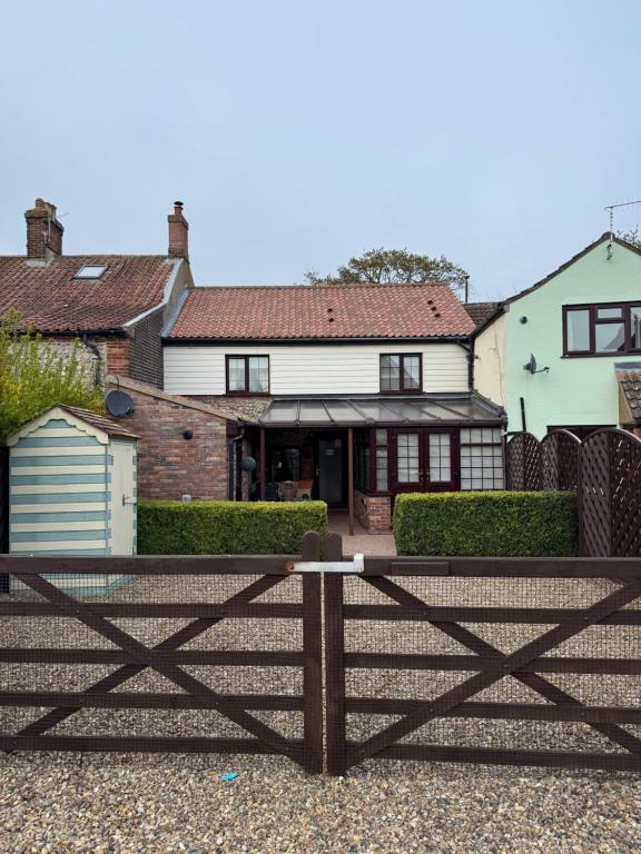 Custard Cottage West Runton, West Runton (updated prices 2026)