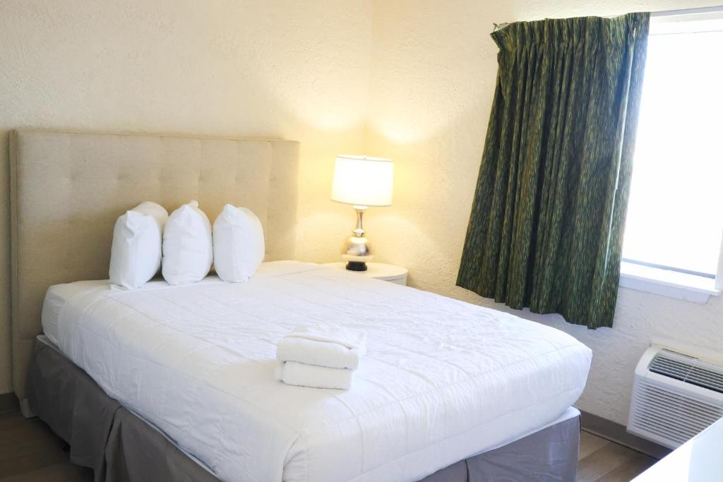 Flamingo Hotel & Tower, Panama City Beach (updated prices 2025)