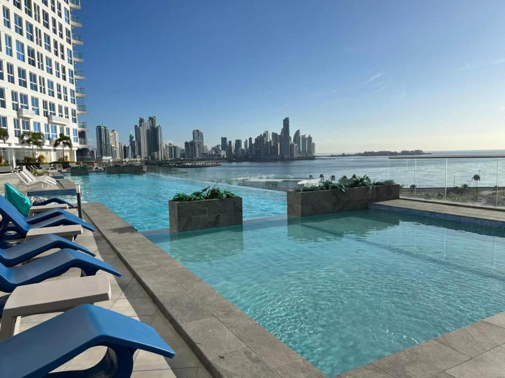 Seafront Apartment Infinity Pool Rooftop, Panama City (updated prices 2025)