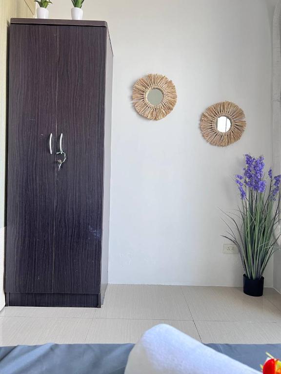 UNISTAY Shore Res w Bal Manila Bay View nr MOA, Manila (updated prices ...