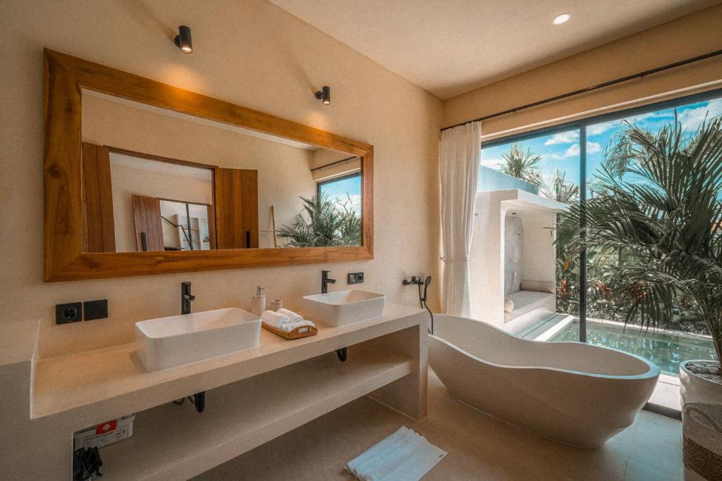 Villa Ayo 1 - Beautiful Brand New 2BR Villa, Steps to the beach, Cemagi ...