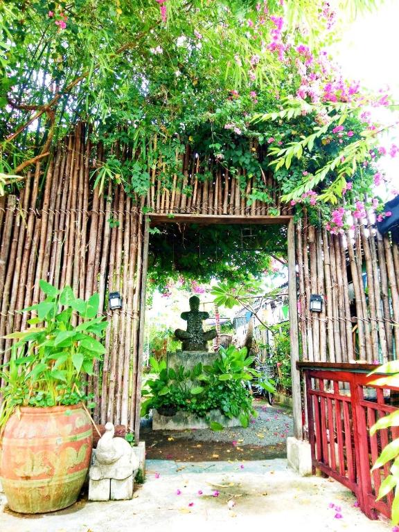 Artist's Place Trat, Trat (updated prices 2025)