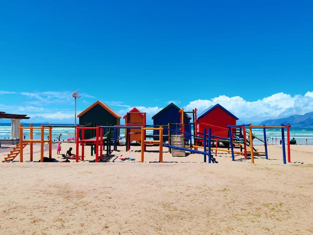 The Waves Empire Apartment, Muizenberg (updated prices 2025)