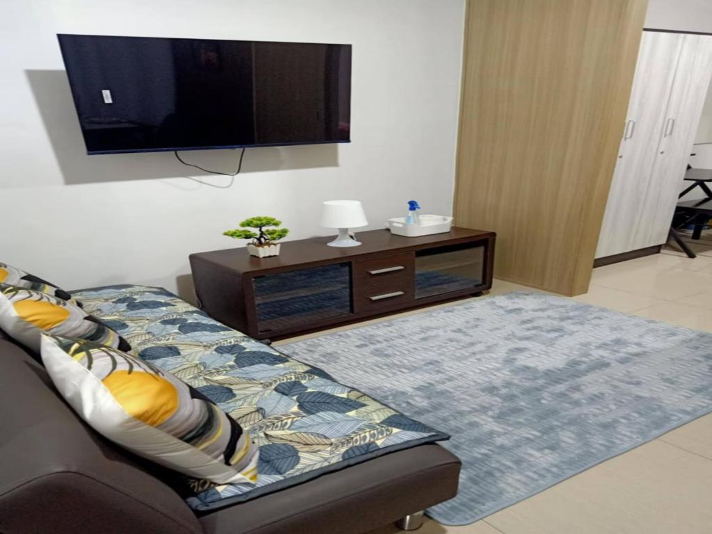 Lens Den - Flat in Pasay City Mall of Asia Manila, Manila ...