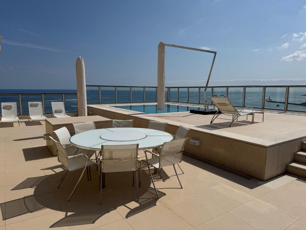 Luxury Seafront Penthouse with Private Pool & Breathtaking Panoramic ...
