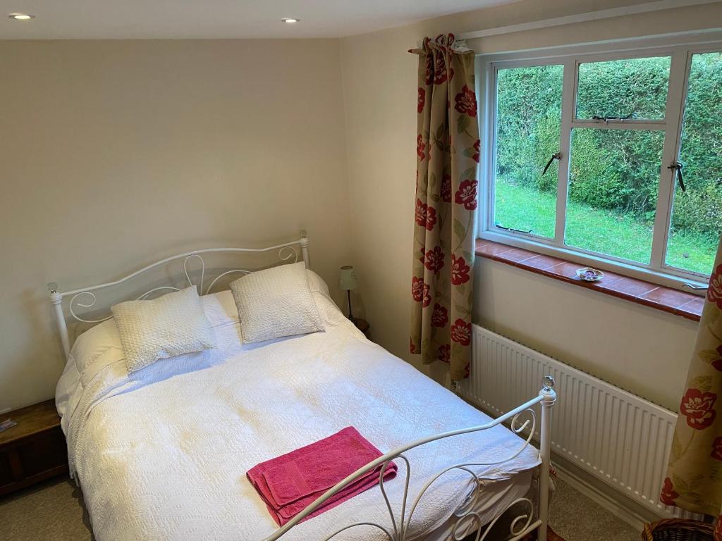 Oakleaves, Lodsworth (updated prices 2025)