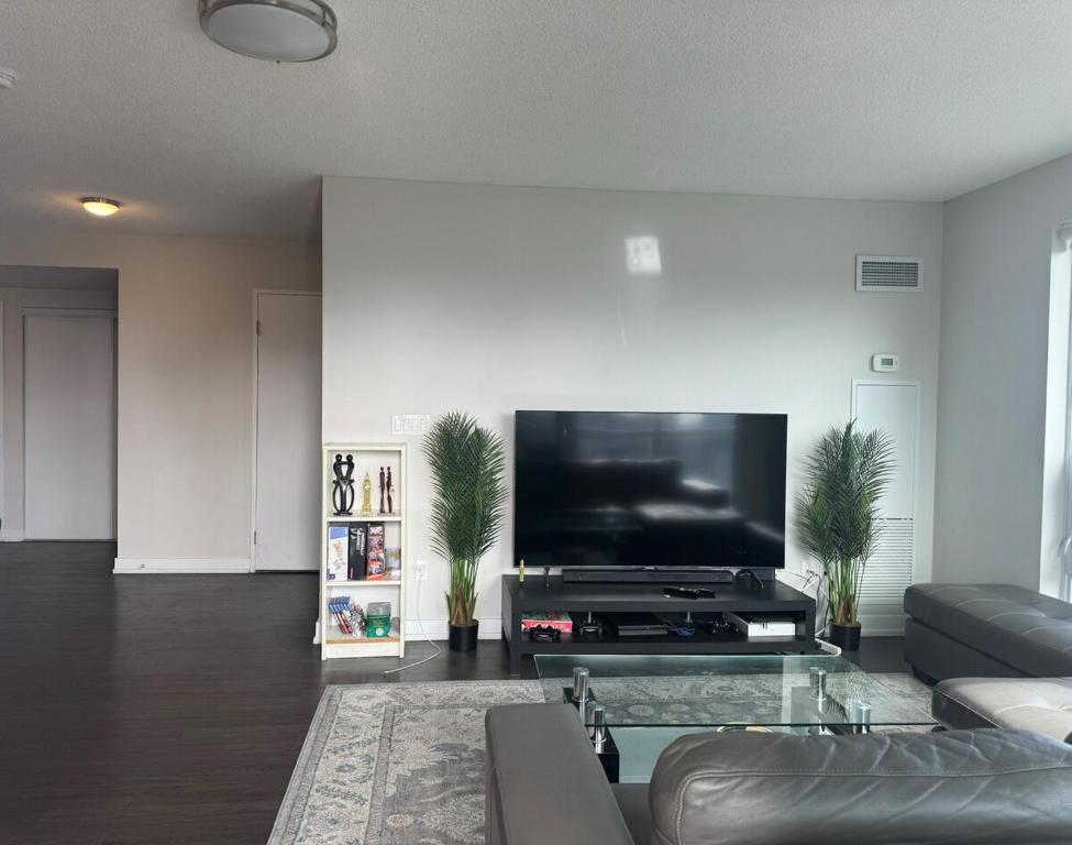 Downtown Condo with Private Balcony Great Views, Toronto (updated ...