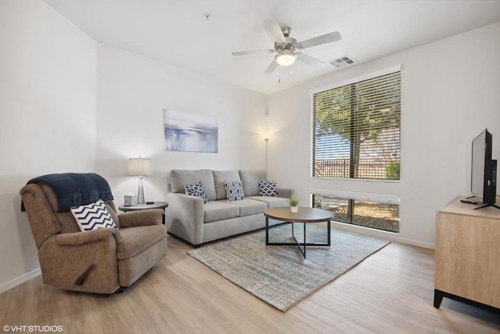 Pure Suites 2 Bed Furnished Apt Gilbert Pools Gym Park, Gilbert ...