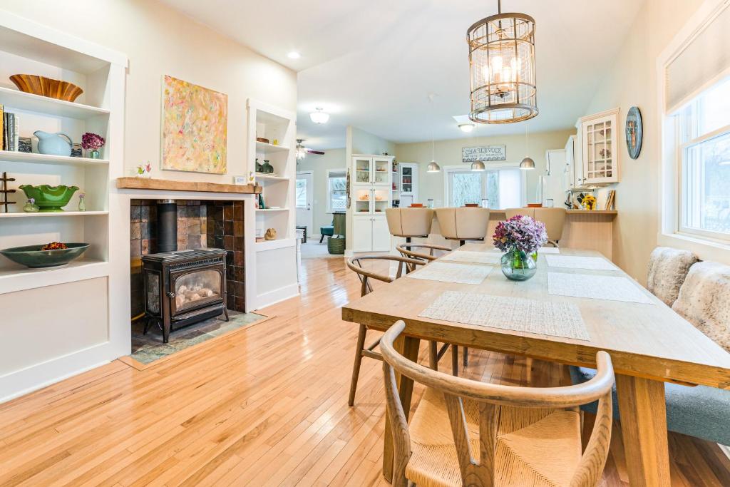 Hidden Gem Steps to Lake Michigan and Downtown!, Charlevoix (updated ...