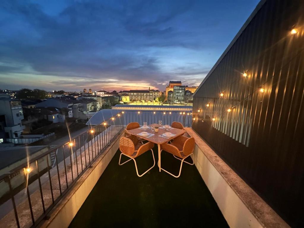 Spacious apt w. beautiful & sunny private terrace, Porto (updated ...