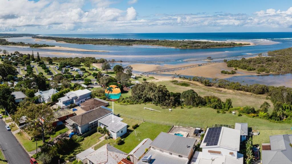 Boardwalk Bungalow - pristine ocean views, Urunga (updated prices 2025)