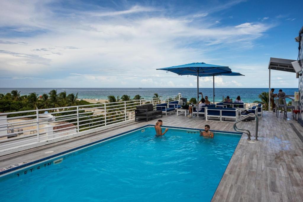 Big studio with rooftop pool ocean view, Miami Beach (updated prices 2025)