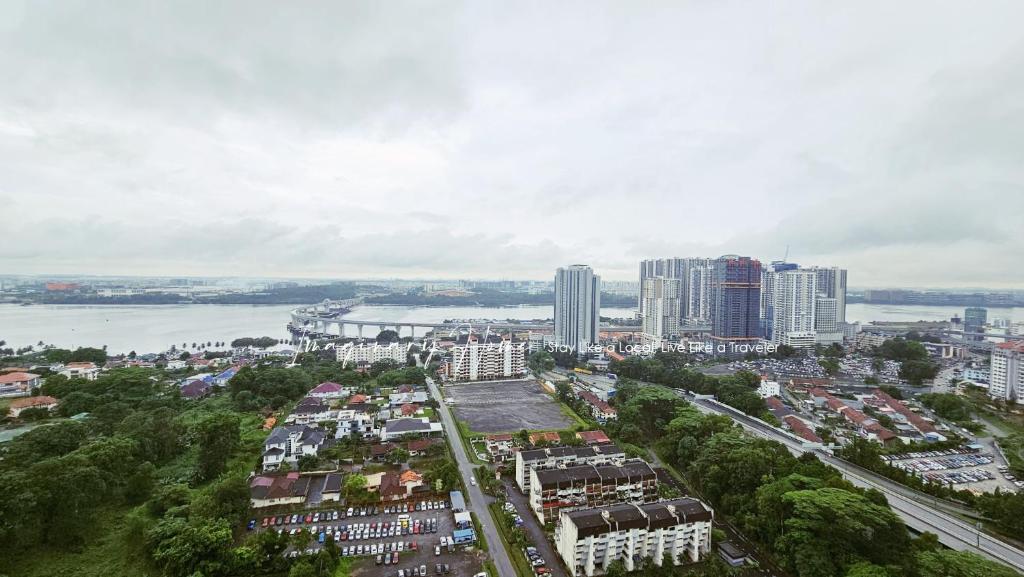 Paragon Suites Studio Apartment with Netflix, CIQ &SG view, Johor Bahru ...