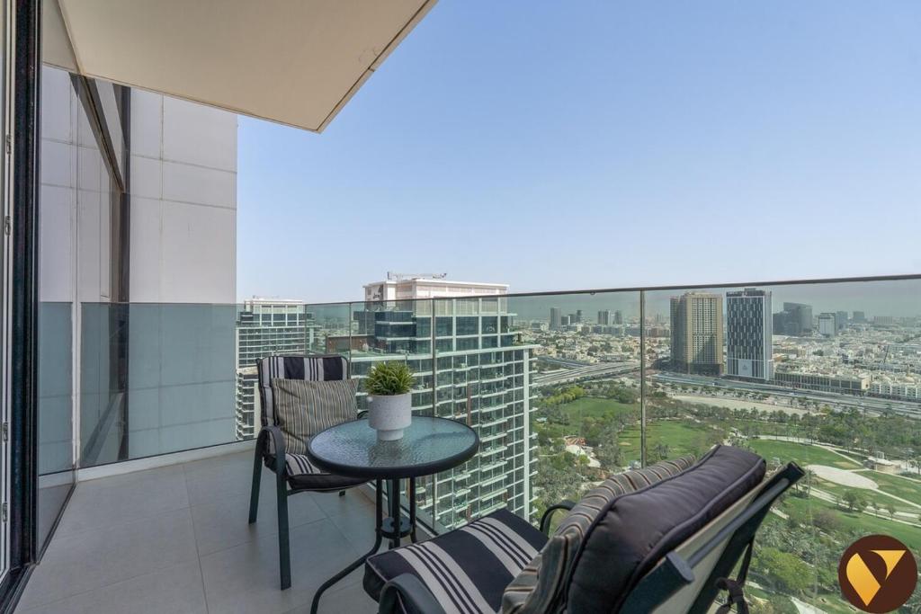 Vogue Stunning Dubai Frame and Park Views, 30th Floor with balcony ...