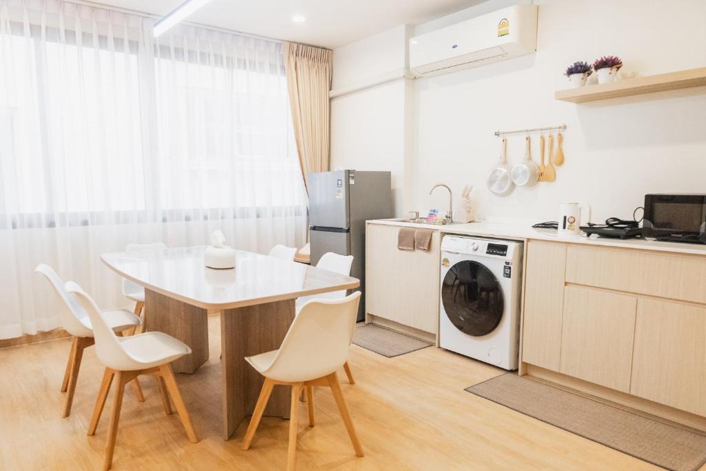 Lotus Bear House, Bangkok (prisene oppdatert 2025)