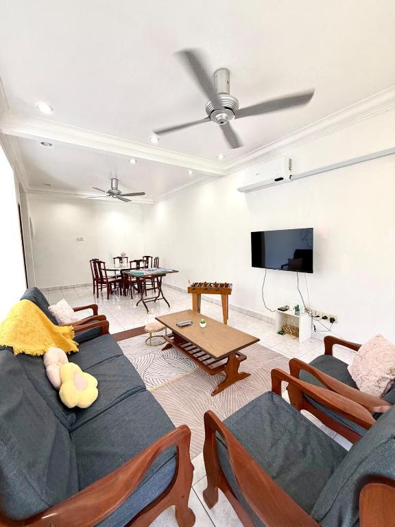 Melaka Double Storey - Walk to Jonker Street #9pax, Melaka (updated ...