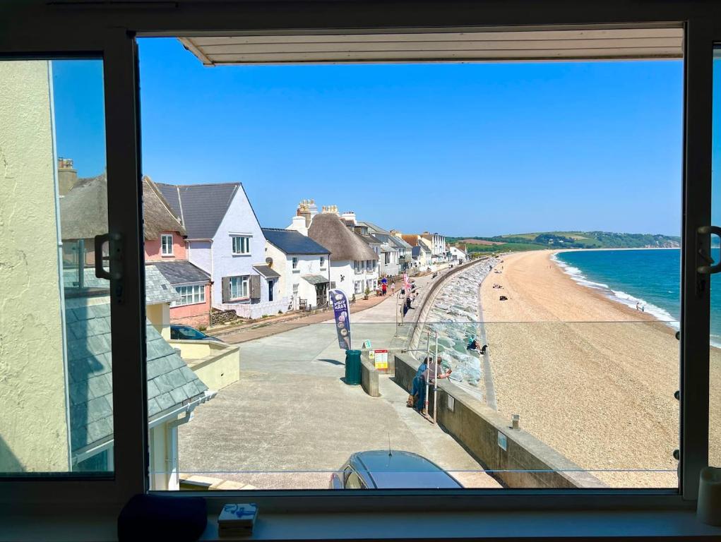 Beachfront Cottage with Sea Views & Coastal Walk, Torcross (updated ...