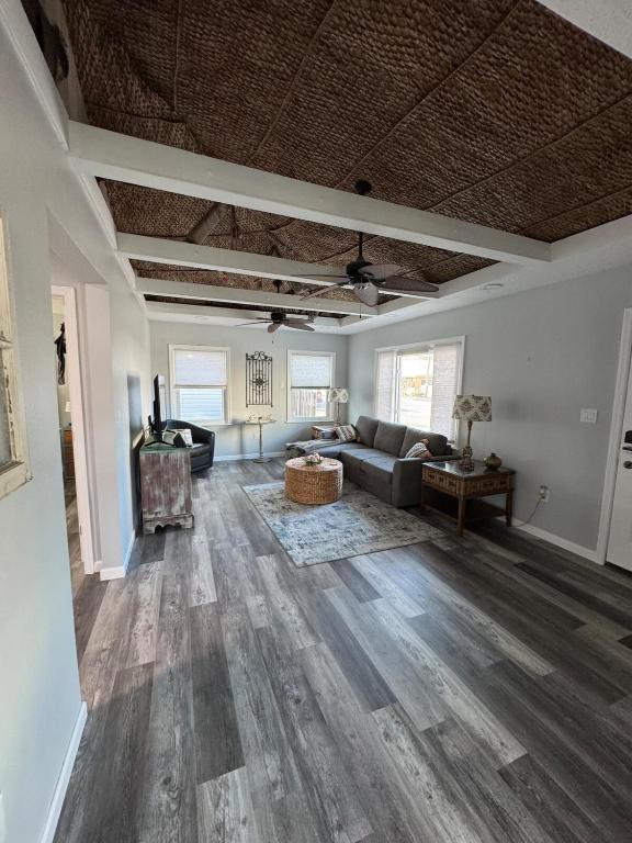 Hummingbird Beach Cottage, St. Pete Beach (updated prices 2025)