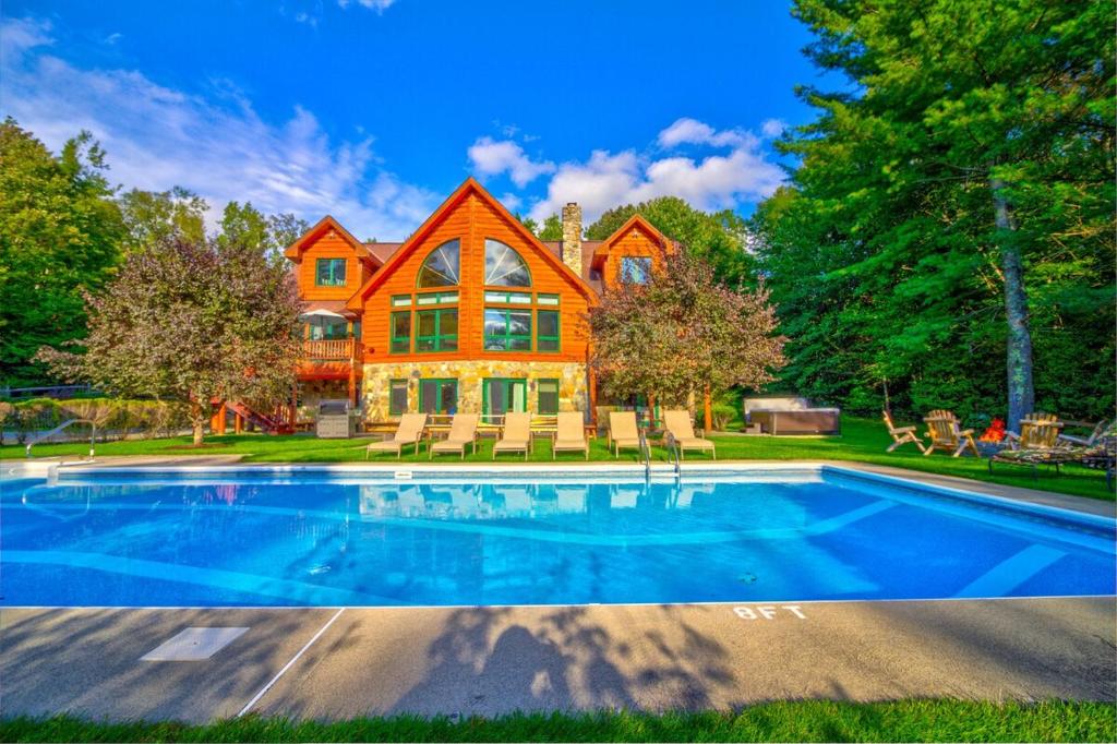 Most Luxury 7000 Sq ft Log Estate with Pool Hot Tub Sauna, Wilmington ...