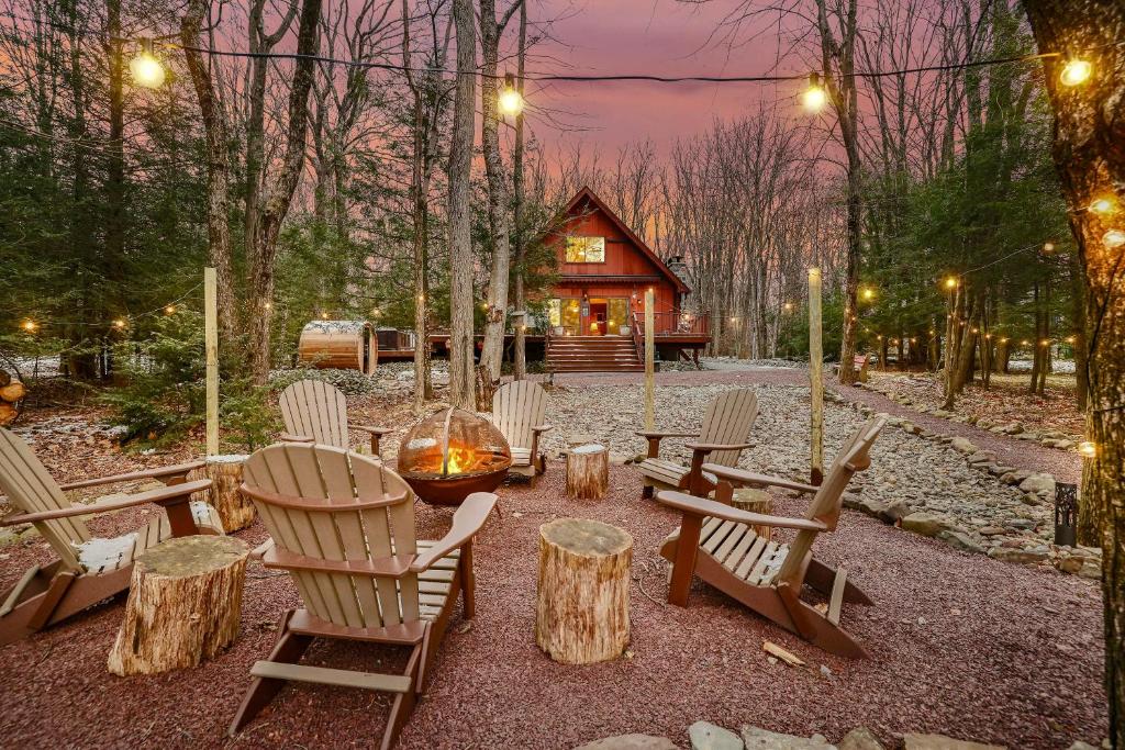 The Lakehouse with Mini Golf, Hot Tub, Sauna, Boats, Pocono Summit ...