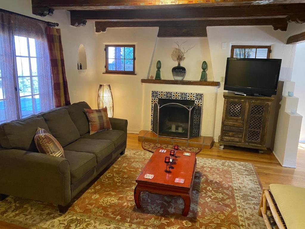 Casa De Tres Lunas House Of Three Moons